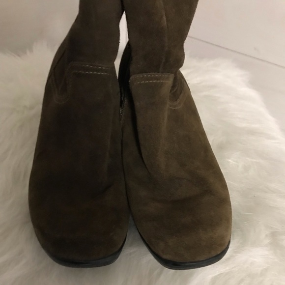 Clarks | Shoes | Clarks Shearling Lined Suede Boots Sz | Poshmark